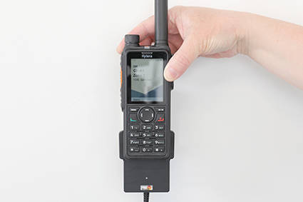 Uchwyt samochodowy do HYTERA HP785 do profesjonalnego montażu.