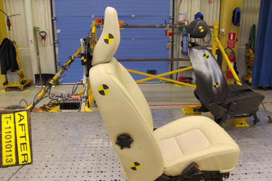 Uchwyt samochodowy na zagłówek z europejskie normą bezpieczeństwa (ECE ...